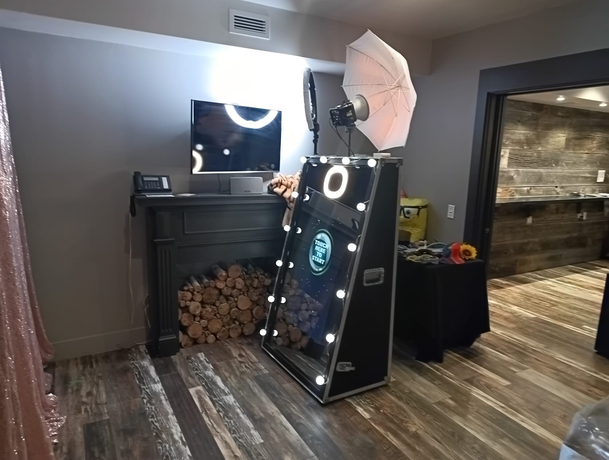 Huntsville Mirror Photo Booth | Show Booth Canada